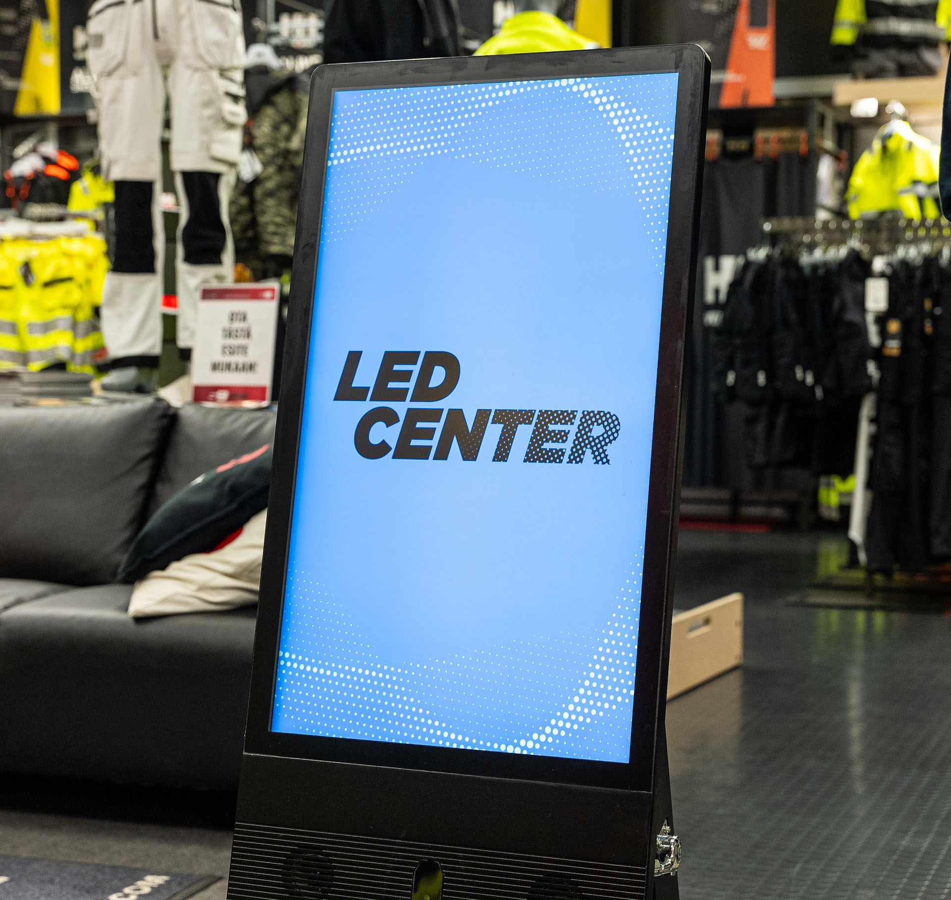 Yhteystiedot | Led Center – vie viestisi varmasti perille!